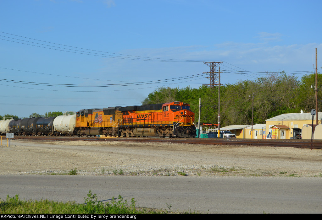 BNSF 7820 on a unit corn syrup train